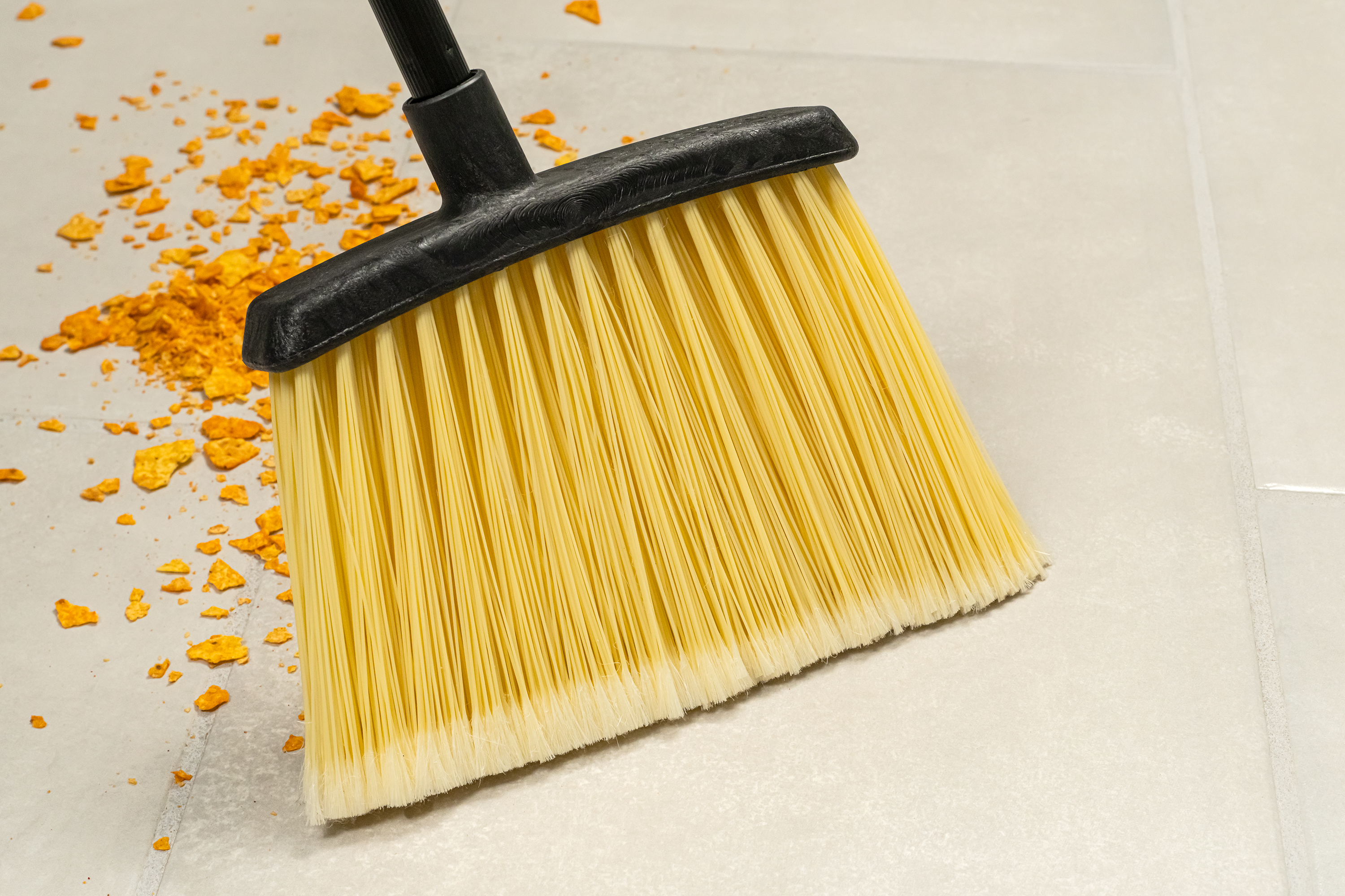 Duo-Sweep Flagged Lobby Broom With Black Metal Handle 36" - Natural ...